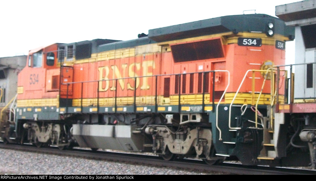 BNSF 534, conductor's side